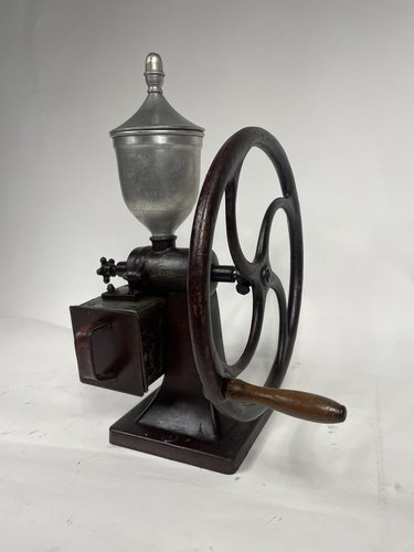 Molinillo de café con volante antiguo, década de 1890 en venta en Pamono