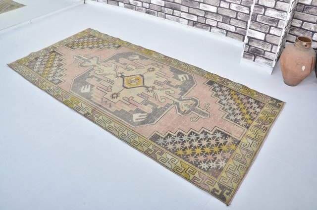 Traditional Faded Wool Medallion Area Rug for sale at Pamono