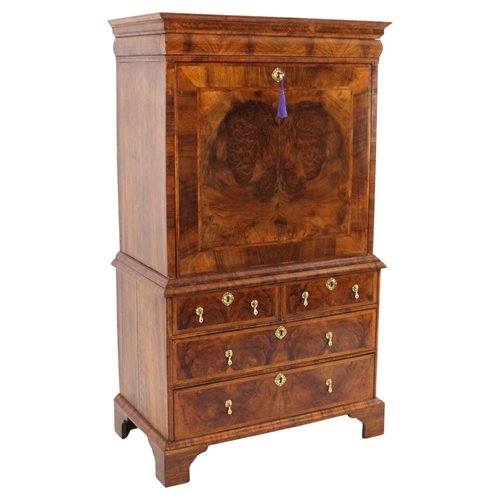 Ancient 18th Century Queen Anne Walnut Secretary for sale at Pamono