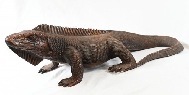 Hand Carved Komodo Dragon Sculpture for sale at Pamono