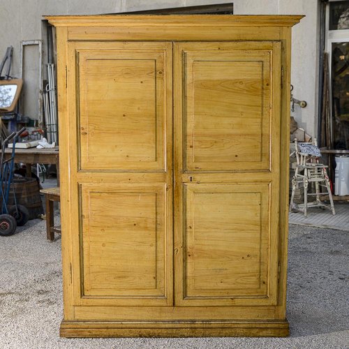 Armario rústico vintage de dos puertas de abeto lacado en amarillo ...