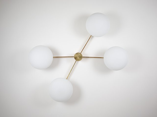 Stella Butterfly Geschwärzte Deckenlampe aus Messing & Opalglas von ...