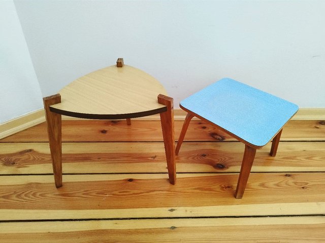 Vintage Beistelltische, Ehemalige Tschechoslowakei, 1960er, 2er Set bei Pamono kaufen