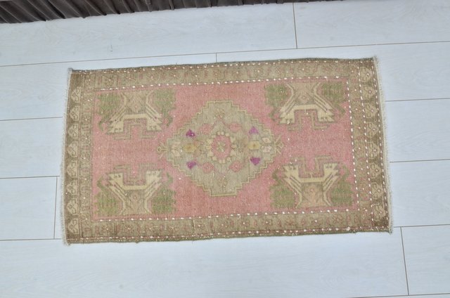 Vintage Faded Pink Entryway Rug for sale at Pamono