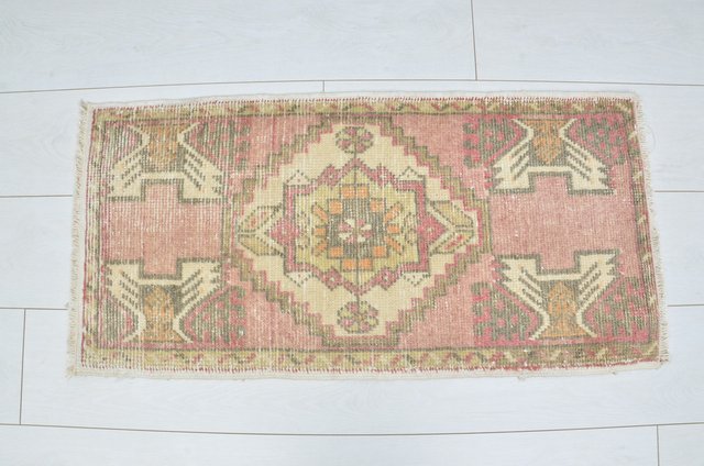 Small Modern Light Pink Wool Handmade Mat Rug for sale at Pamono