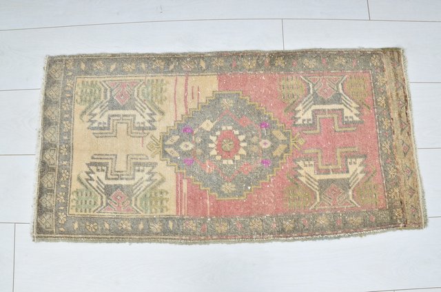 Small Neutral Entryway Rug for sale at Pamono