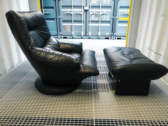 Silla y otomana de escay negro de Ligne Roset, 1971. Juego de 2 en ...