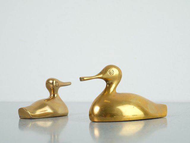 Mid-Century Brass Ducks, 1960s, Unkns, Set of 2 for sale at Pamono