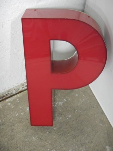 Letter P in Red Plastic, 1970s for sale at Pamono