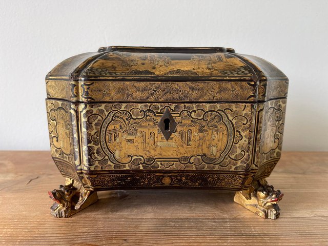 19th Century Chinese Black Lacquer Tea Caddy for sale at Pamono