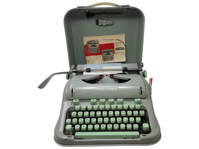 Machine à Dactylographier Modèle 3000 par Richard Authier pour Paillard ...