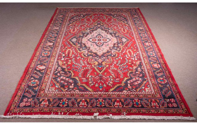 Rectangular Middle Eastern Rug in Pure Wool for sale at Pamono