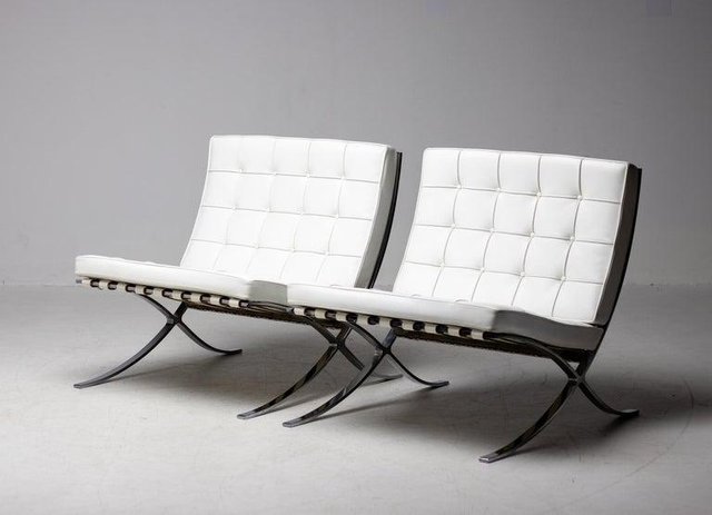 Weiße Barcelona Lederstühle von Ludwig Mies van der Rohe für Knoll ...