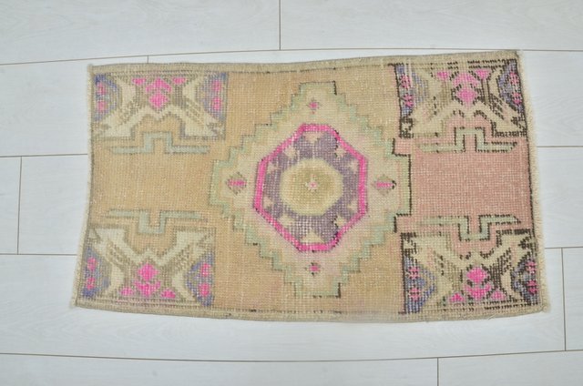 Small Vintage Rug, 1960s for sale at Pamono