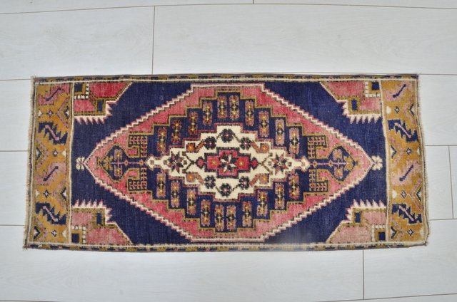 Small Vintage Rug, 1960s for sale at Pamono