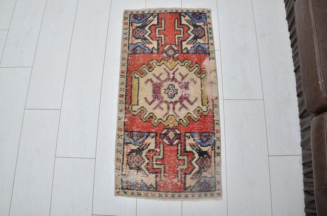 Small Vintage Rug, 1960s for sale at Pamono