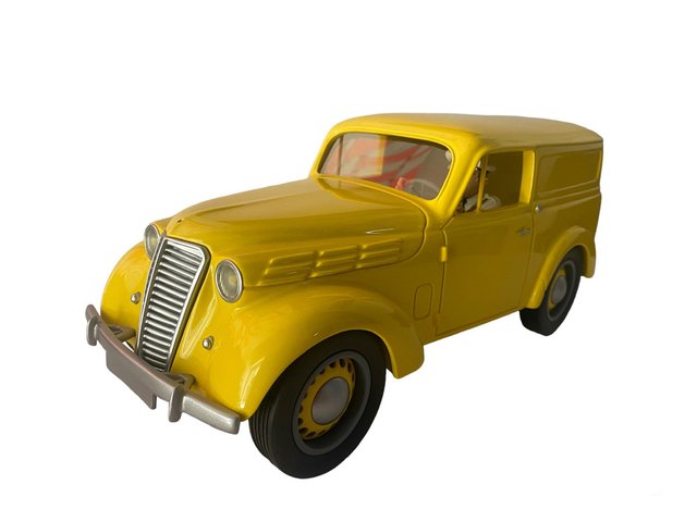 ART104 Gil Jourdan Model Car for sale at Pamono