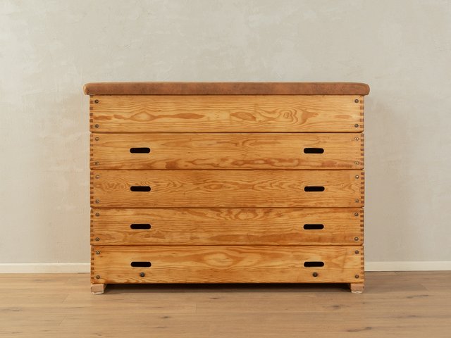 Vaulting Box Chest of Drawers, 1960s for sale at Pamono