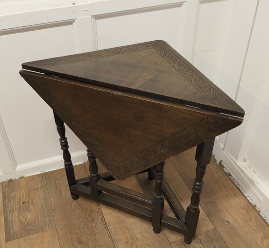 Carved Oak Triangular Gate Leg Side Table, 1890s for sale at Pamono