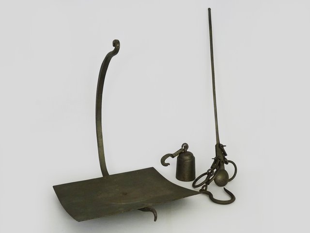 Great Roman Scale for sale at Pamono