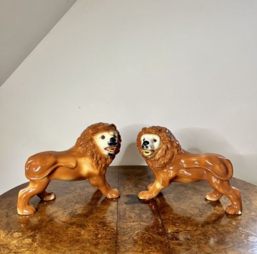 Large Victorian Staffordshire Lions, 1880s, Set of 2 for sale at Pamono