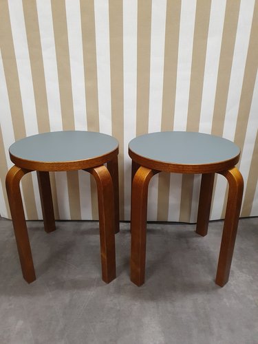 Artek E60 Hocker von Alvar Aalto für Artek, 2er Set bei Pamono kaufen