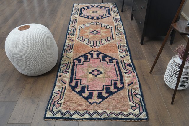 Turkish Wool Runner Rug, 1960s for sale at Pamono