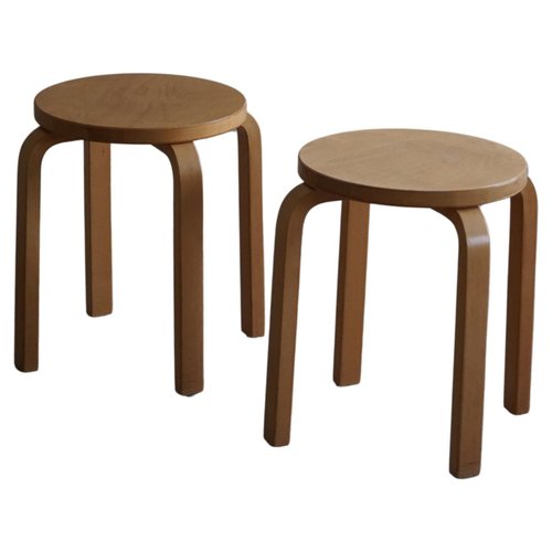 Alvar Aalto zugeschriebene Vintage Modell 60 Hocker aus Birke für Artek, 1960er, 2er Set bei ...