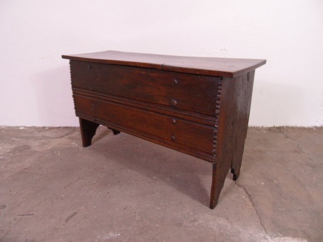 Small Antique Oak Chest for sale at Pamono