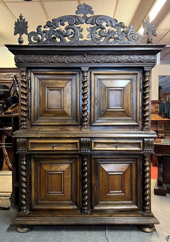 Meuble Montbéliard Louis XIII En Noyer Massif en vente sur Pamono