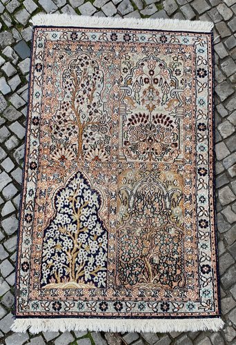 Indischer Kaschmir-Seide-Teppich in Gebetsform mit Baum des Lebens ...