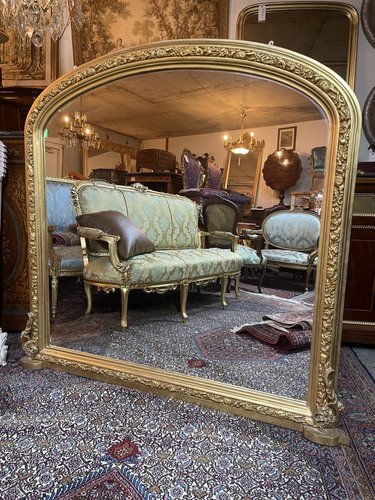 Espejo de manto estilo victoriano de madera dorada en venta en Pamono