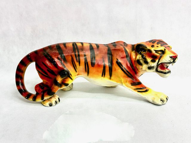 Large Vintage Italian Tiger Statue in Resin, 1970s for sale at Pamono