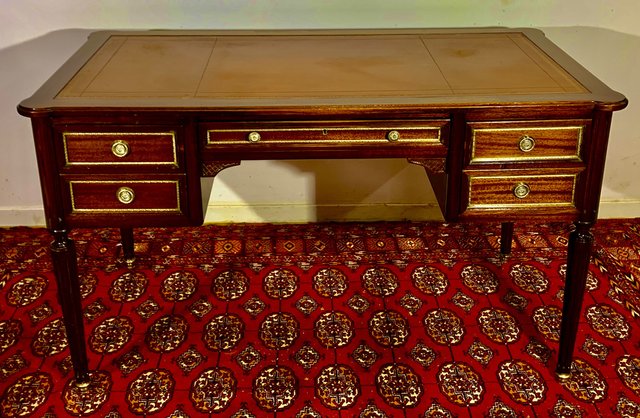 Bureau Style Louis XVI en Acajou et Cuir, 1950s en vente sur Pamono