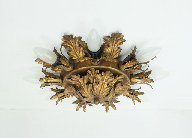 Italienische Vintage Florentiner Deckenlampe im Hollywood Regency Stil mit Metallblättern von ...
