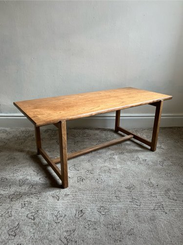 Cotswold School Couchtisch aus Nussholz, 1950er bei Pamono kaufen