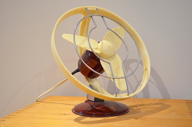 Vintage Table Fan from Philips, 1950s for sale at Pamono