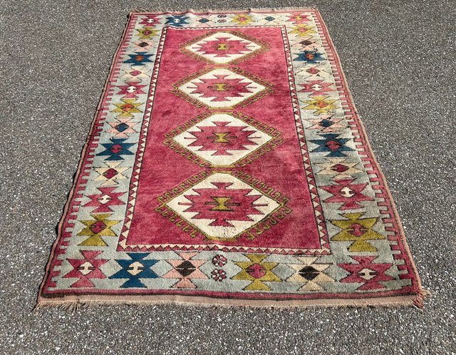 Vintage Middle Eastern Rug for sale at Pamono