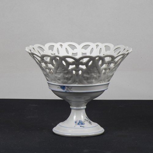 White Ginori Centerpiece Backsplash Decorated with Blue Flowers in ...