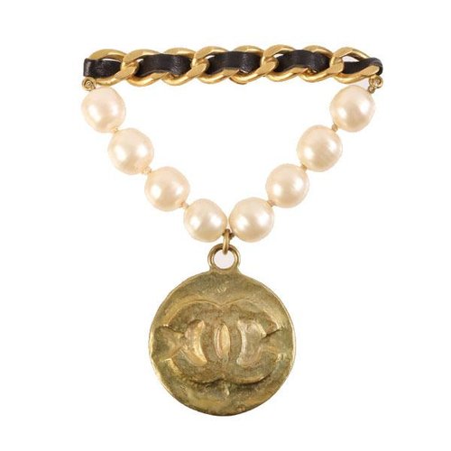 Round CC Mark Plate Chain Pearl Swing Brooch in Black from Chanel for ...