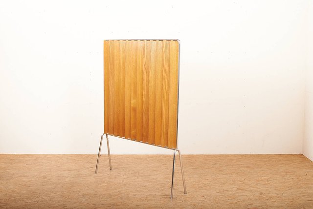 Raumteiler aus verchromtem Stahlrohrrahmen mit Plattenenden & Platten ...