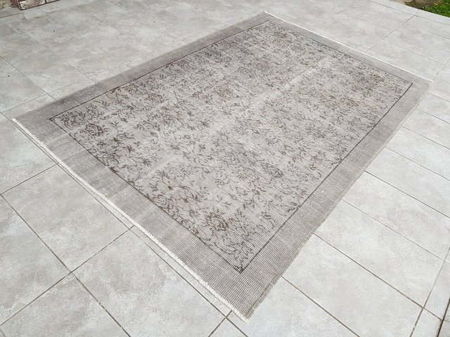 Modern Turkish Gray Medallion Overdyed Rug, 1960s for sale at Pamono