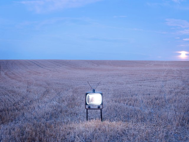 Samuel Hicks, TV 3, 2000s, Chromogenic Print for sale at Pamono