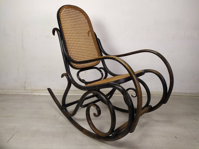 Mecedora de Thonet, años 20 en venta en Pamono