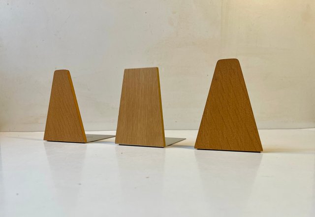 Vintage Scandinavian Bookends in Oak, 1960s, Set of 3 for sale at Pamono