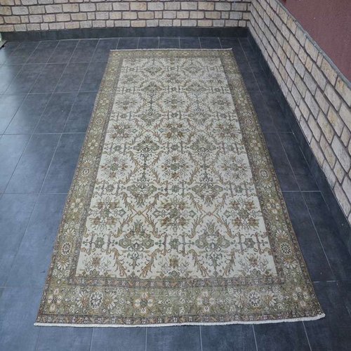 Turkish Beige Rug, 1960 for sale at Pamono