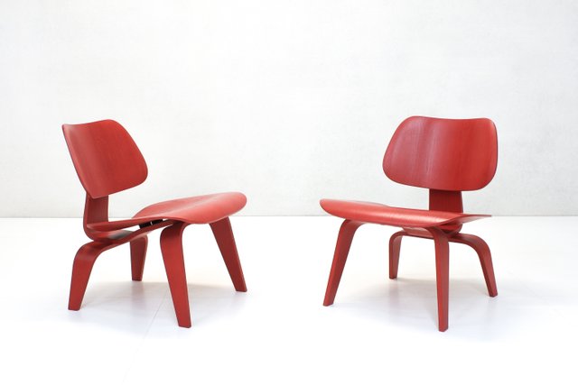 Red Stained Ash Plywood Group LCW Chairs by Charles & Ray Eames for ...