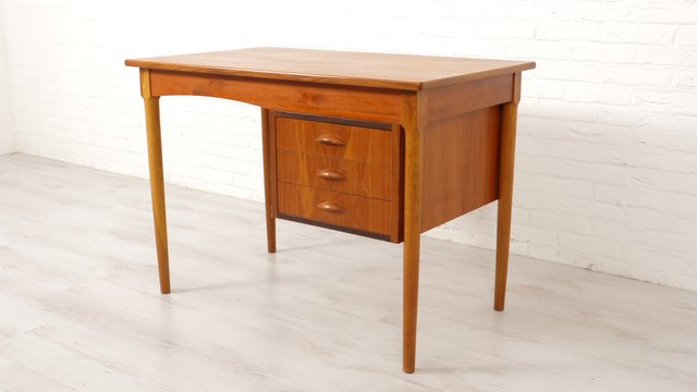 Small Vintage Desk in Teak, 1960s for sale at Pamono