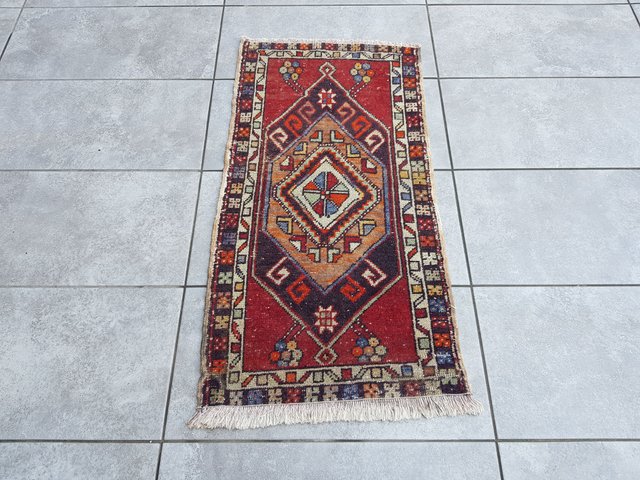 Small Vintage Small Decorative Rug, 1960s for sale at Pamono