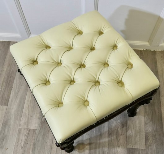 Chesterfield Geknöpfte Hocker aus Leder & Nussholz, 2er Set bei Pamono ...